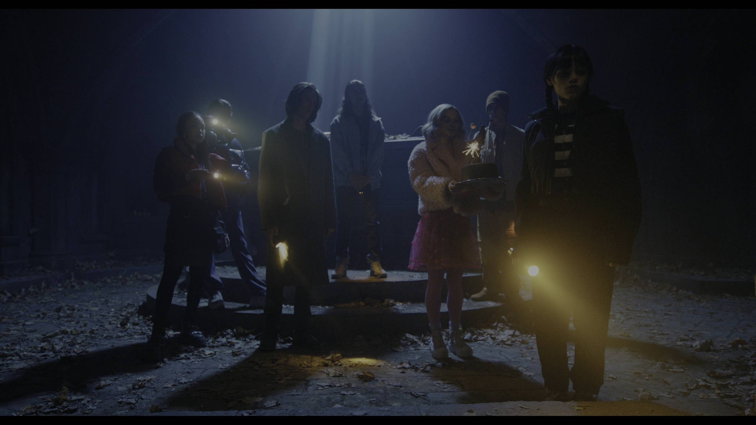 Уэнсдей Аддамс 6 серия День Рождения Тайна особняка Гейцев Покушение на Мэра