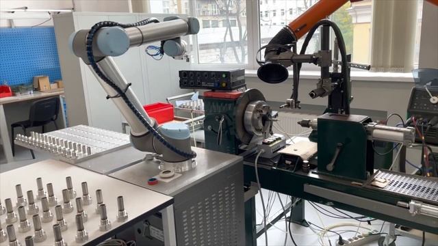 Обслуживание сварочного станка коллаборативным роботом