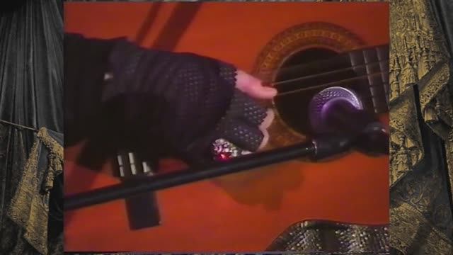 Песню "Соловушка" исполняет Валентина Игнатьева