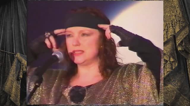 Песню "Волшебные часы" исполняет Валентина Игнатьева