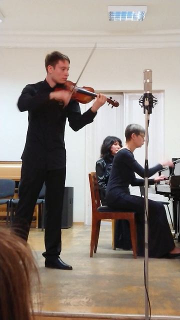 екрасная классика ❣️ из концерта в консерватории Екатеринбурга. Браво! 
Какой это композитор?