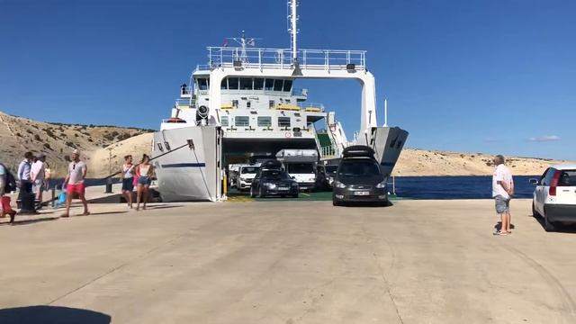 Прибытие двухэтажного парома на остров Раб