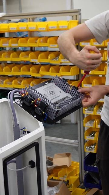 Сборка палетайзера в инженерно-сборочном цехе Промэнерго Автоматика 🔧⚙️