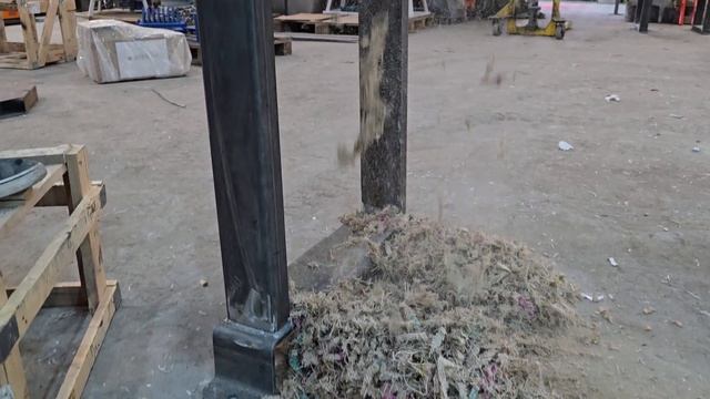 Переработка тканевых (джутовых) мешков на шредере ИШМ-220-400М | Шредер для мешков и упаковки.