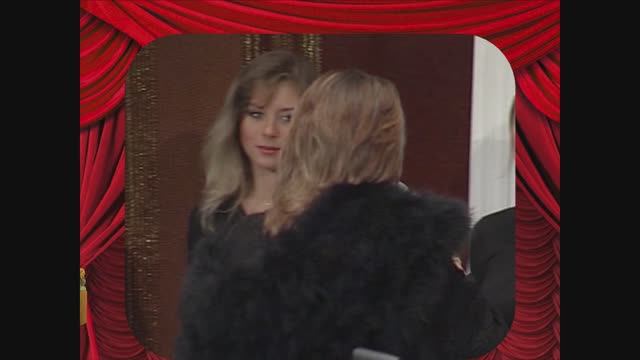 Песню "Первый тайм" исполняет Валентина Игнатьева