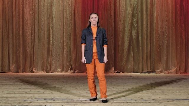 8 женщин. Исполняет Елена Леко́мцева