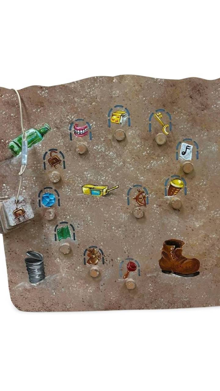 Оборудование «Доска с рисунками находок Патрика на дне морском» для квеста «Спанч Боб»