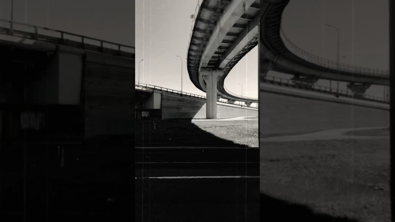 Звуки угасших улиц в окнах…