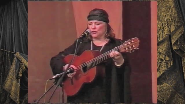 Песню "Проходит жизнь" исполняет Валентина Игнатьева