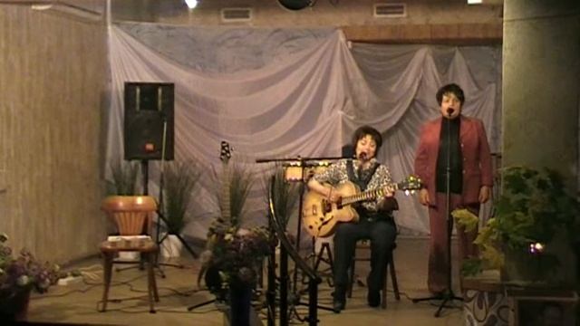 Ирина и Надежда Камянчук - Где моя душа. Псков. 2014.
Архивное видео.