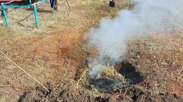 ДАЧНЫЙ ВЛОГ 🏡 Очень МНОГО ТРАВЫ!🤪 __ ВЕЧЕРНИЕ РАБОТЫ__КОСИМ И ЖГЕМ