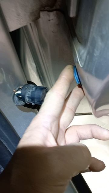 Opel Corsa D не закрывается задняя дверь