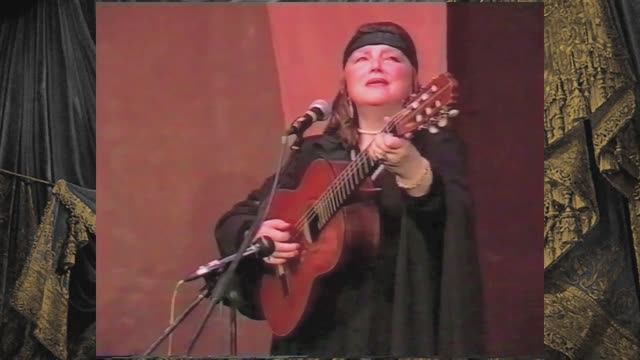 Песню "Танго Синие Глаза" исполняет Валентина Игнатьева