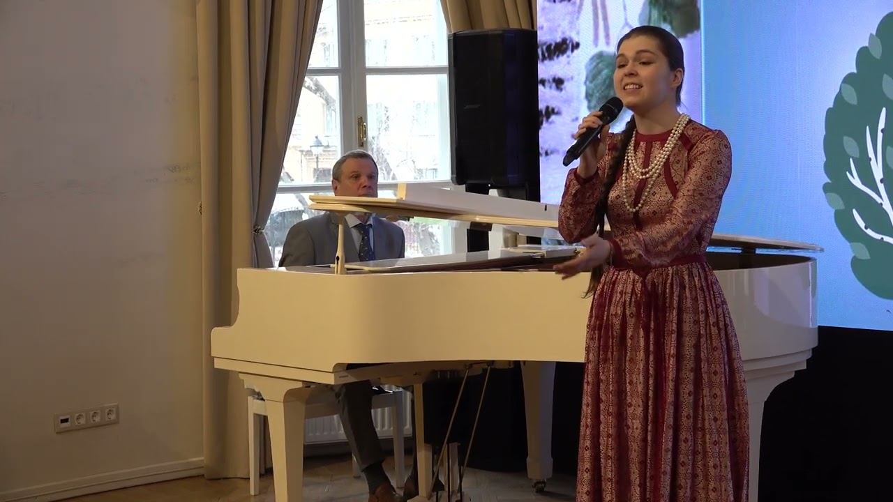 "Одинокая гармонь", муз. Б. Мокроусов, сл. М. Исаковский, поёт Валерия Янковская