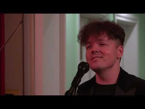 "Поздняя любовь", музыка Бориса Зиганшина, сл. А. Парпара, поёт Николай Агафонов.