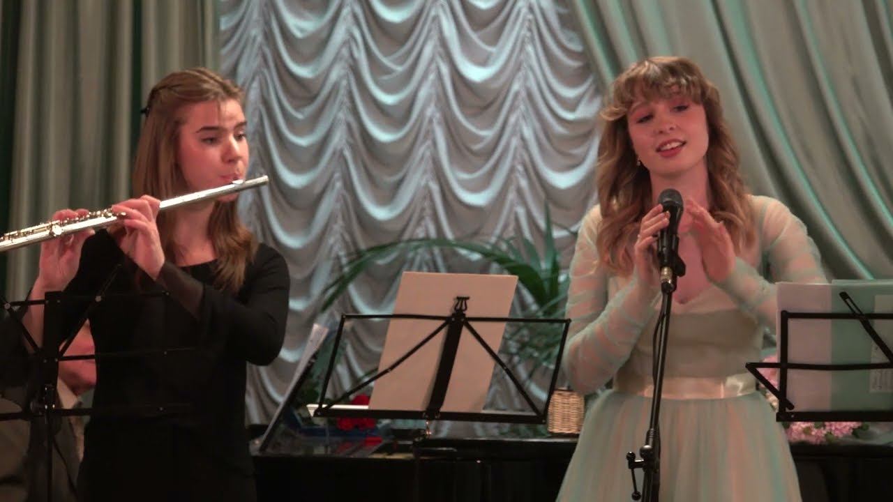 "Дышит печалью осеннее утро", муз. Б. Зиганшина, сл.  А. Парпара, поёт Вероника Селюкова.