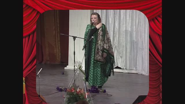 Песню "Гостья" исполняет Валентина Игнатьева