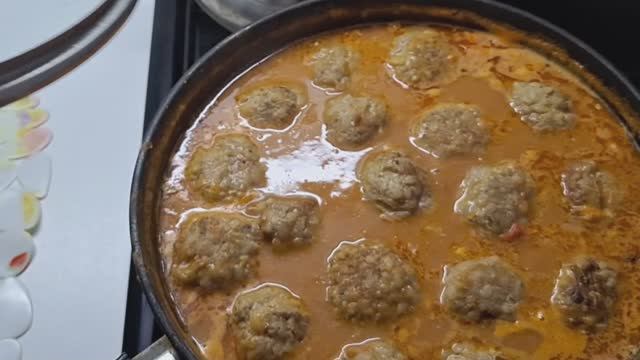 Домашние ежики с фаршем и рисом – классический рецепт