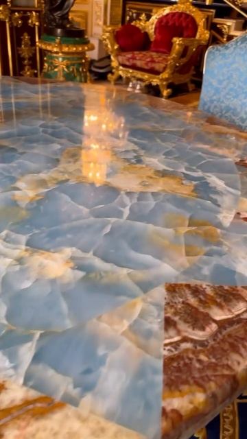 Стол из голубого Оникса