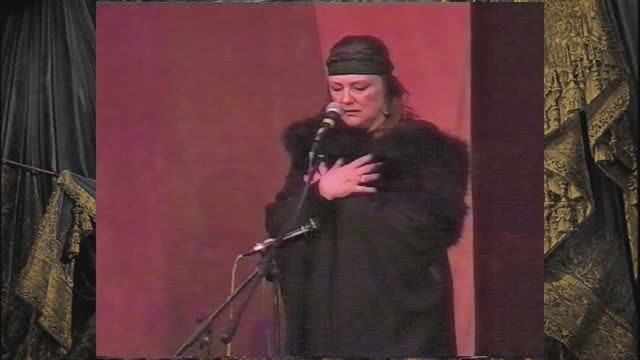 Песню "Гостья" исполняет Валентина Игнатьева