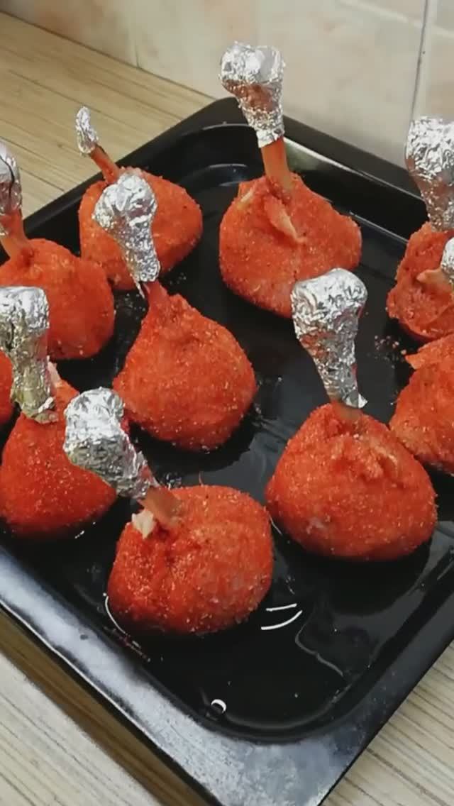 Готовим куриные чупа-чупсы.