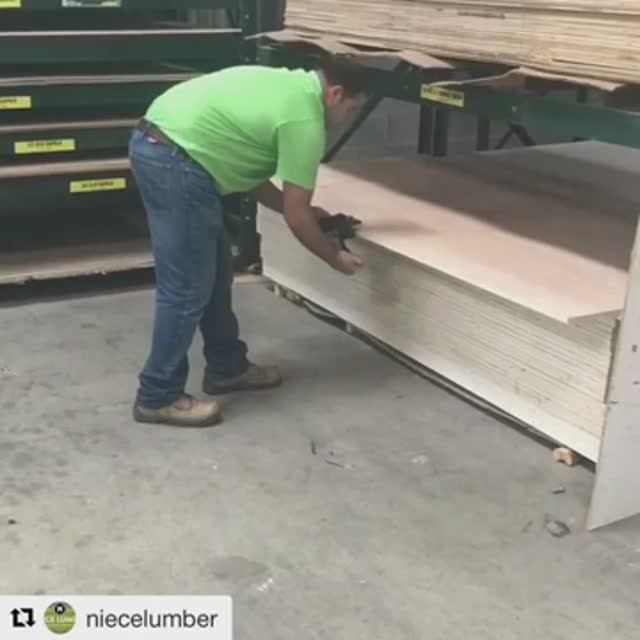 Захват рукоять для переноски листовых строительных материалов