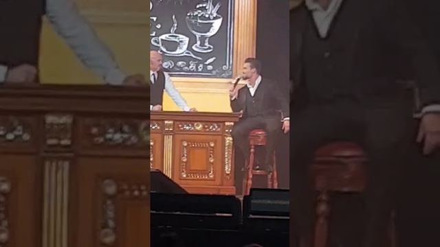 Петр Захаров. Интервью победителя шоу "Голос-7" в начале концерта. Видео канала Мой Петербург.