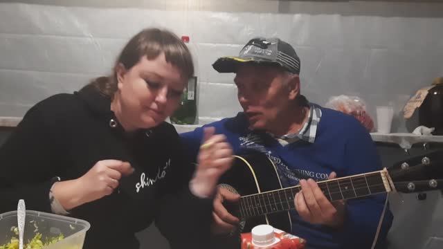 Старая дача. Приехали друзья. Шашлыки, песни под гитару, юмор. 2й день-прогулка по Коломне