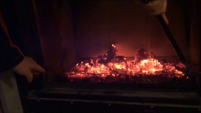 Камин MCZ_контрольная протопка_как поднимается стекло