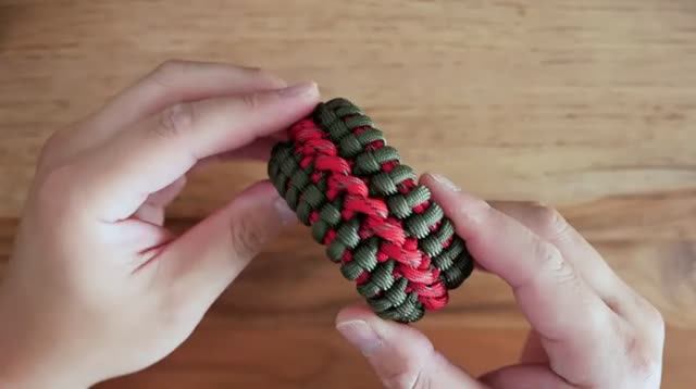 Make The Spinal Bane s Cuff Paracord Bracelet Tutorial No Buckles Knot and Loop_270p_360p