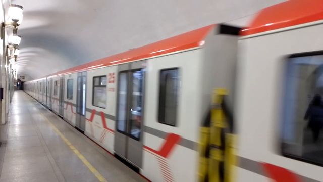 25 "Балтиец" на станции "Технологический институт"