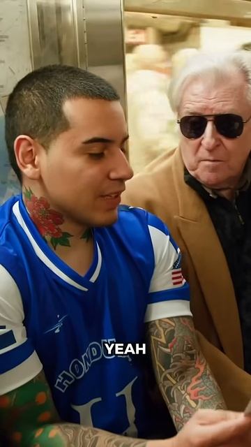 Drawing a random woman on the train! (Sweet reaction) 🥰