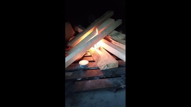 Розжиг открытого камина в межсезонье