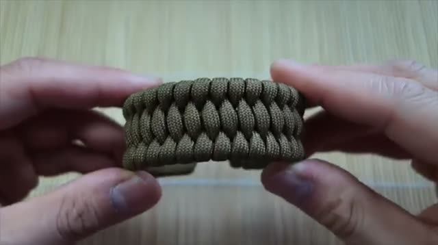 How to Make a Mad Max Trilobite Paracord Bracelet Tutorial_270p_360p