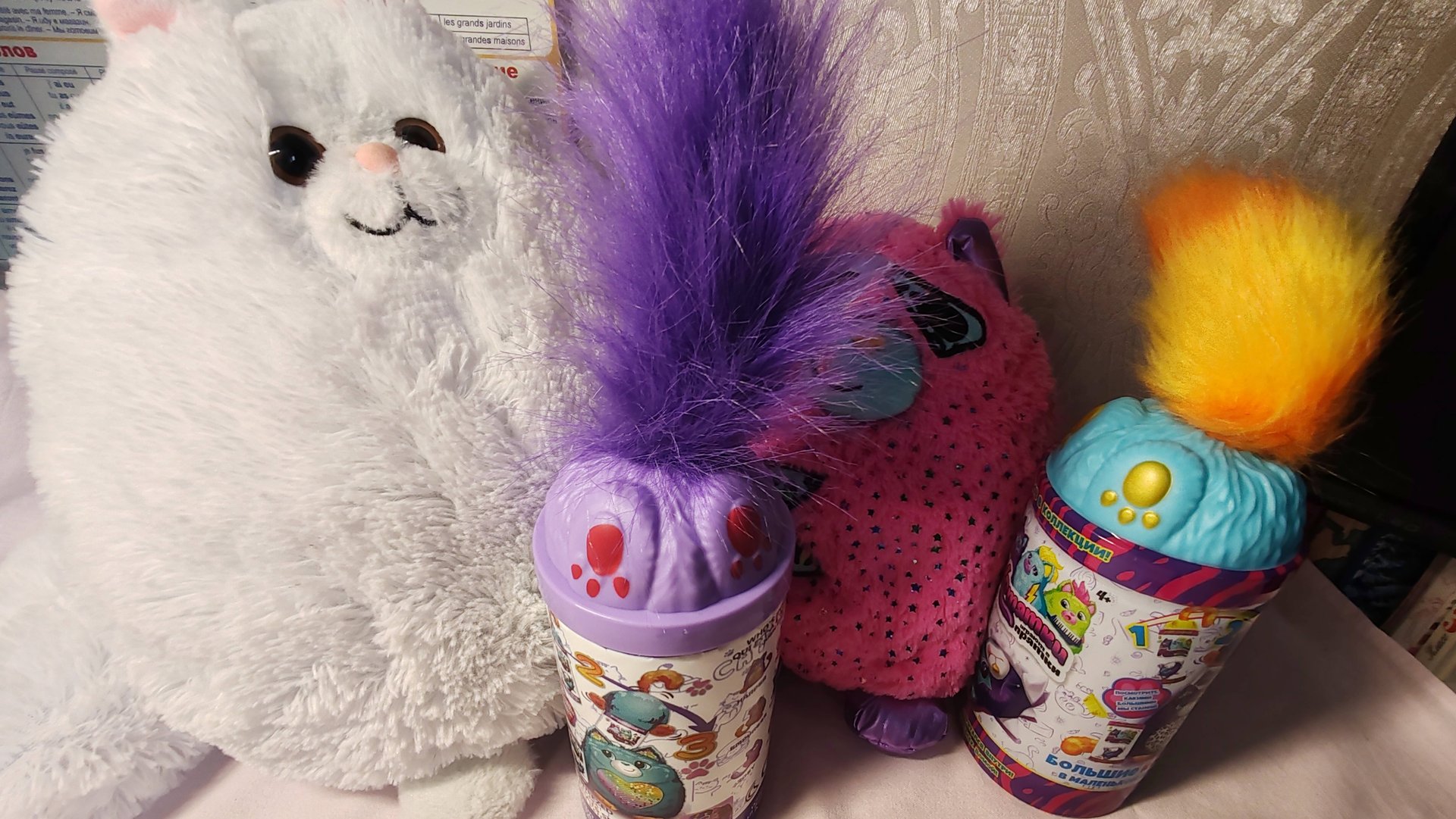 Котятки играют в прятки. Распаковка игрушек