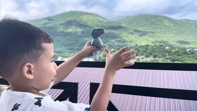 Распаковка игрушки Гуджитсу Гигабивень в Абхазии на озере Рица Goojitzu