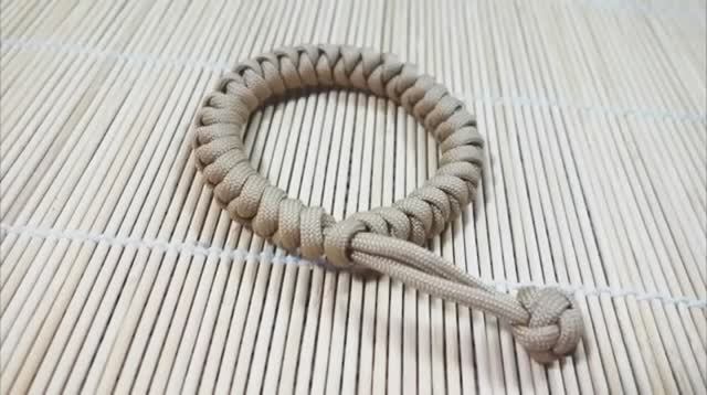 How to Make a Mad Max Snake Knot Paracord Bracelet Tutorial(360P)