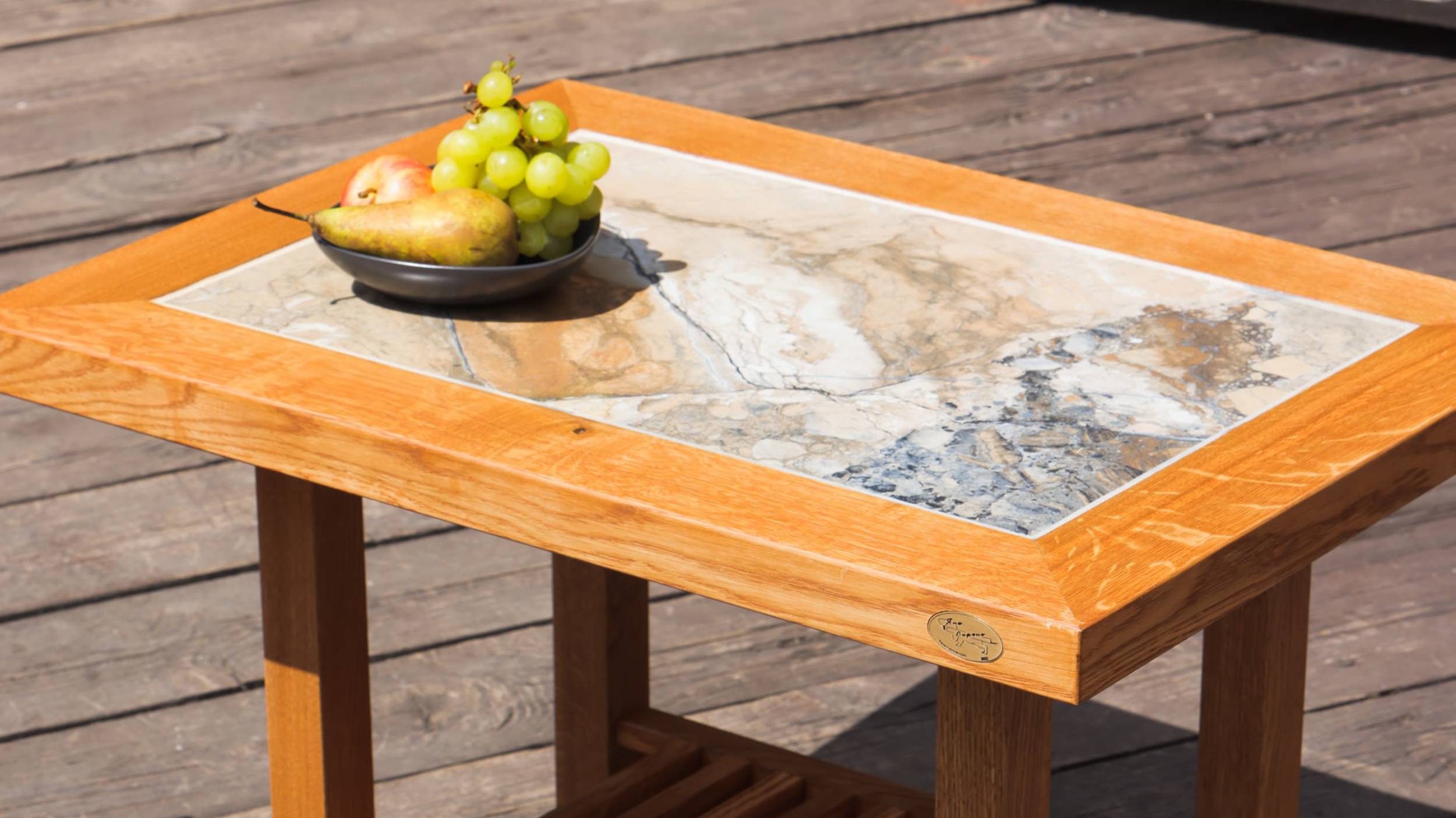 03-076  Прямоугольный журнальный столик со столешницей с керамогранитом.