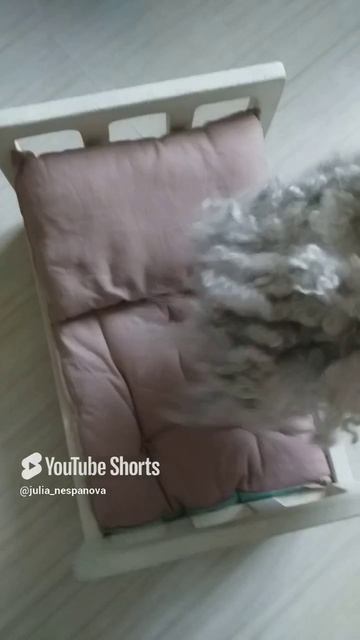 Кроватка для съемок новорожденных.