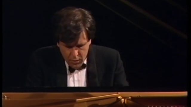 Сергей Рахманинов. Музыкальный момент Оп.16 №3. Андрей Гаврилов.
Rachmaninov Moment Musical