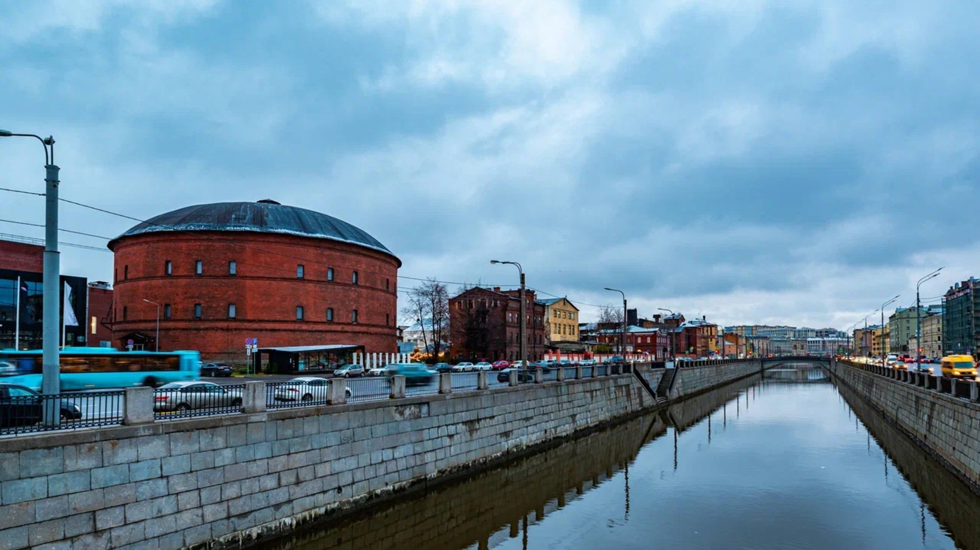 Петербург зимой: прогулка по Обводному каналу