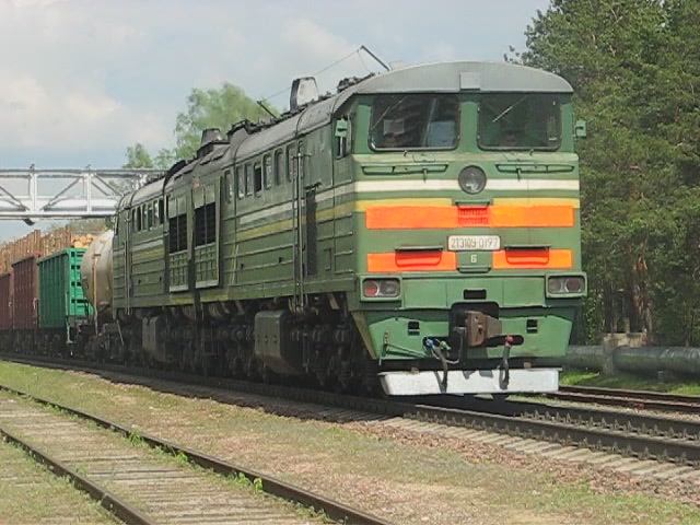 2ТЭ10У-0197 (БЧ, ТЧ-8 Гомель) с грузовым поездом повышенной длины проходит ст. Рогачёв