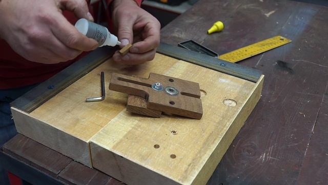 Хорошее приспособление для  мастера по мебели