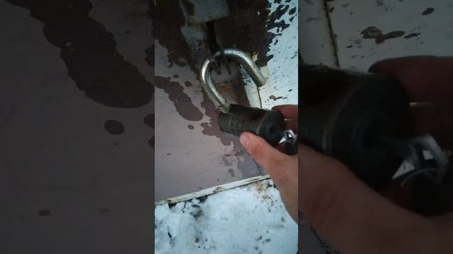 Как быстро открыть замёрзший замок
