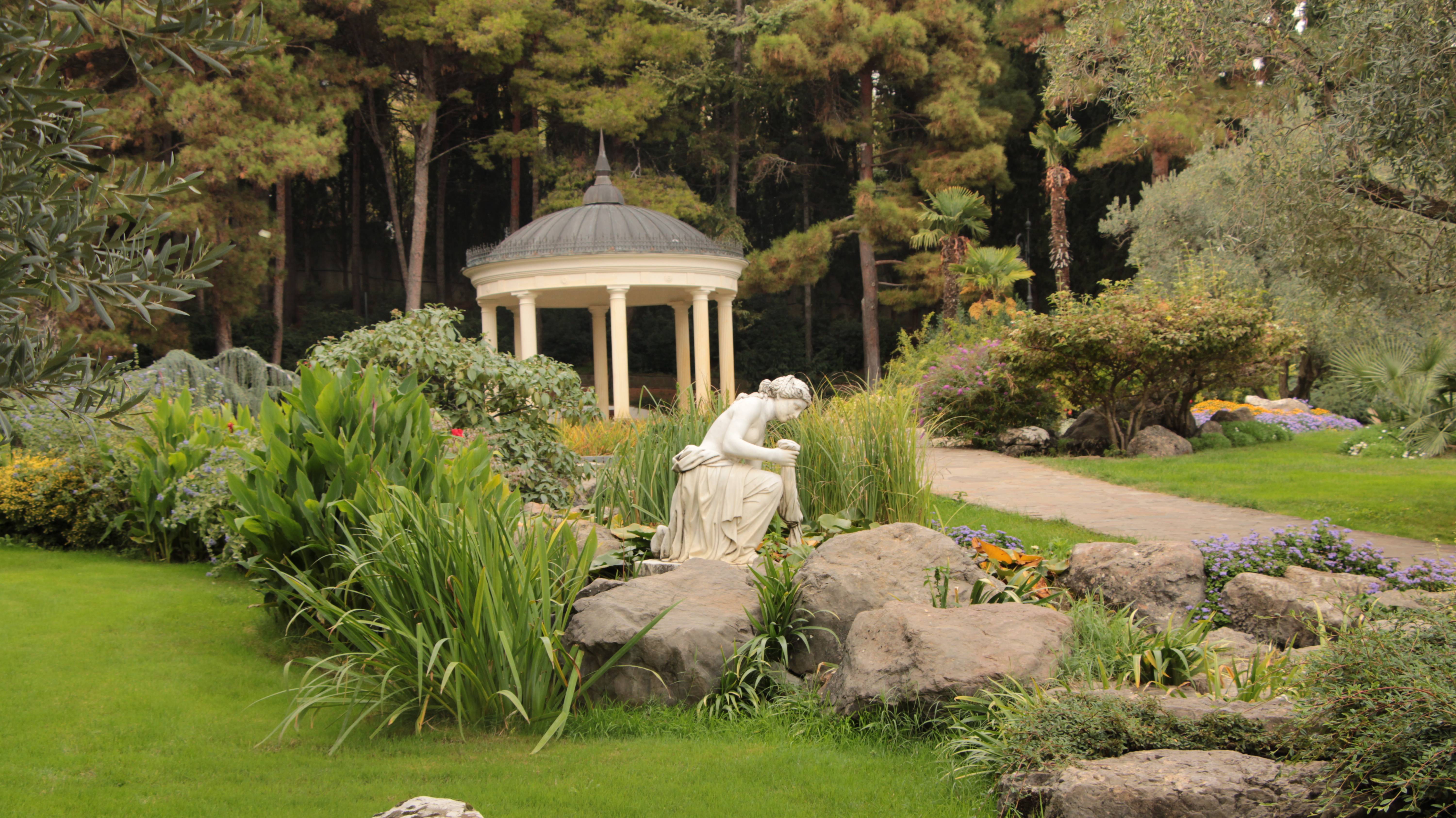 Исследуем неведомые  тропинки.