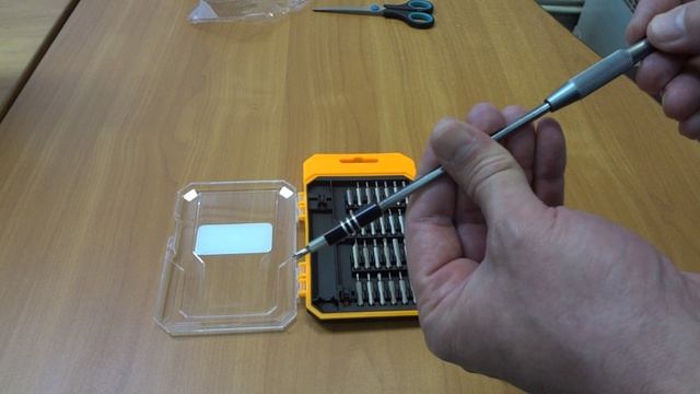 Отвертка с насадками Вихрь