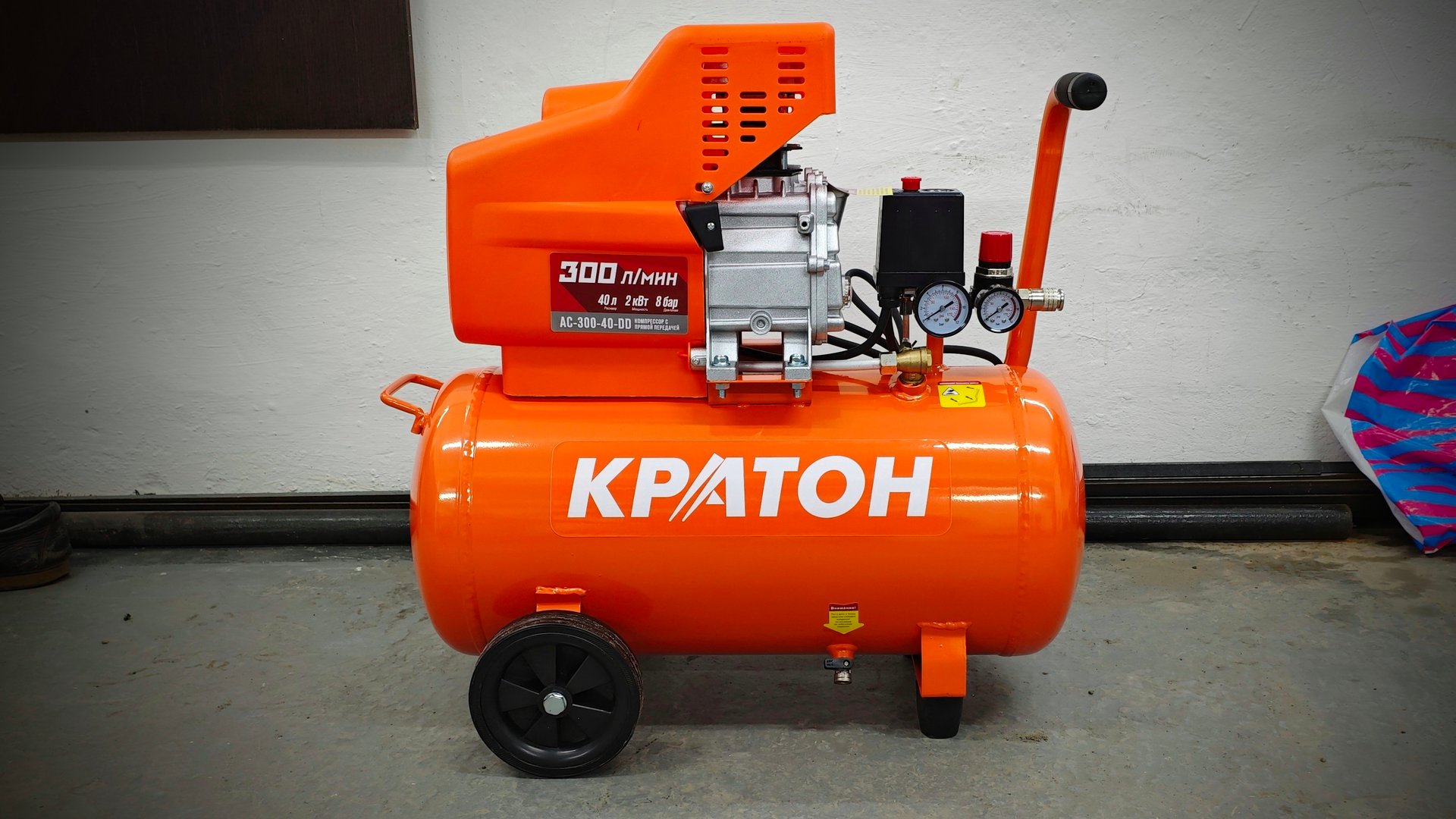 Обзор/распаковка Компрессор масляный Кратон AC-300-40-DD, 40 л, 2 кВт.