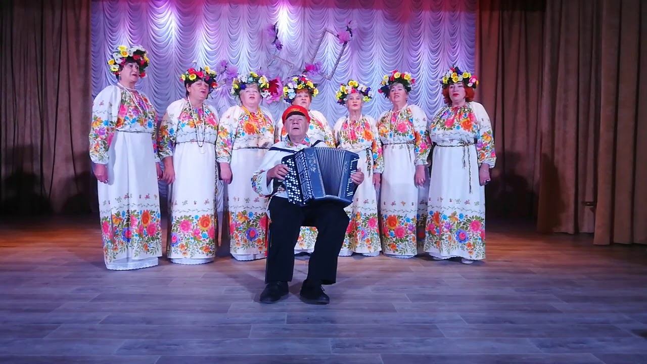 Народный ансамбль русской песни "Зорька алая"  - "За рекой черемуха колышется"
