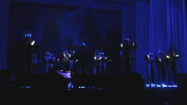 Танец с огоньками