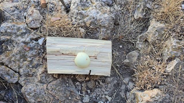 Зимний кемпинг, убежище для выживанияl превратил пещеру в теплое и уютное убежище.asmr